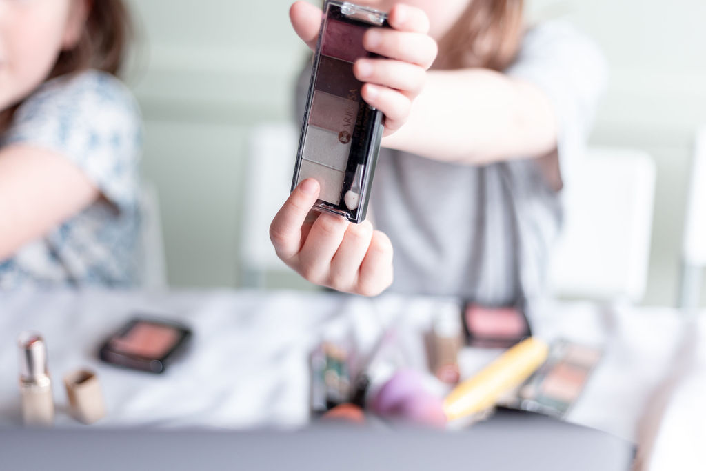 Kids Virtual Makeup Lessons - Faye Smith Agency